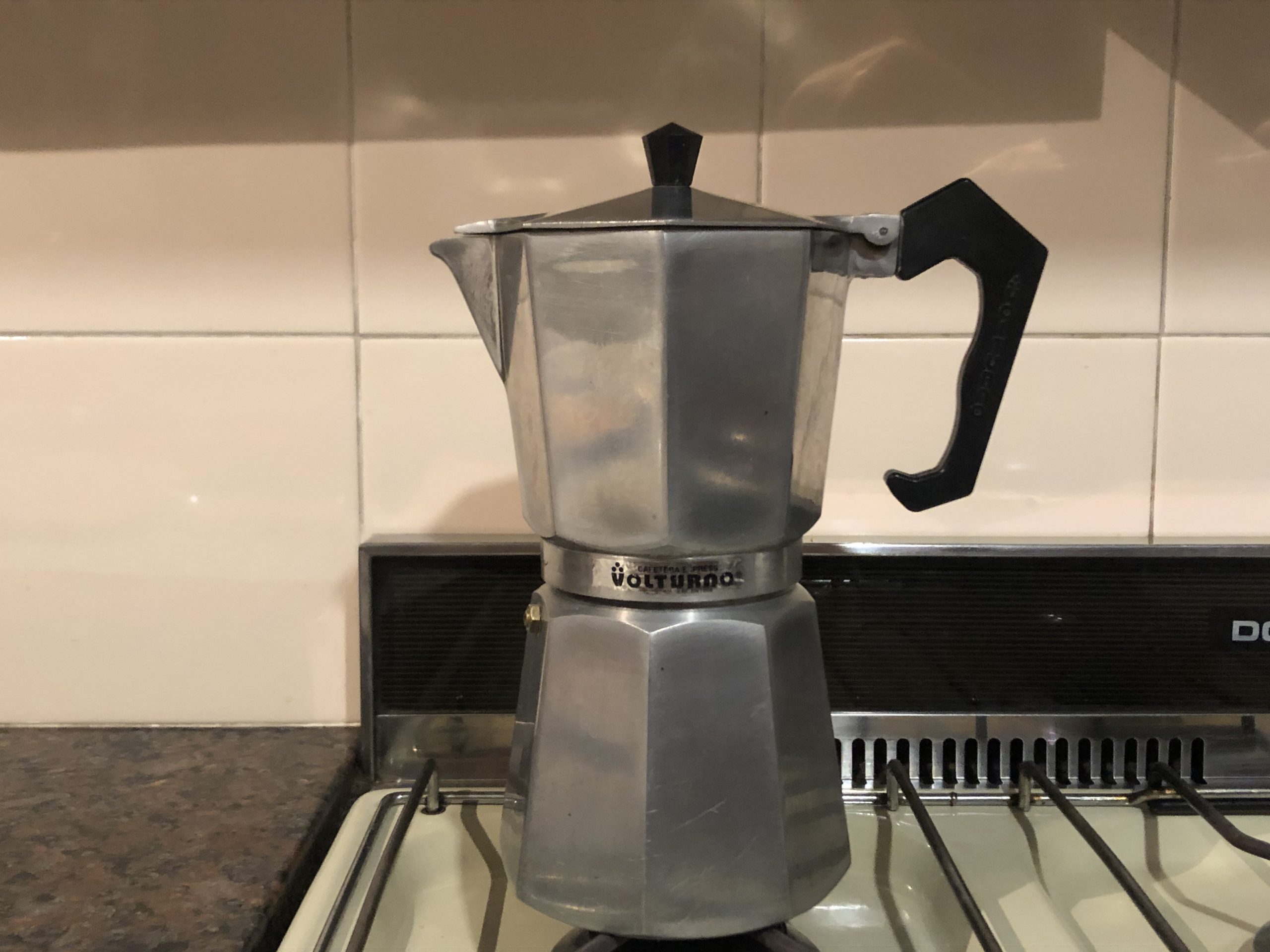“La Volturno”, la historia de la fábrica de cafeteras nacida en Tres de ...